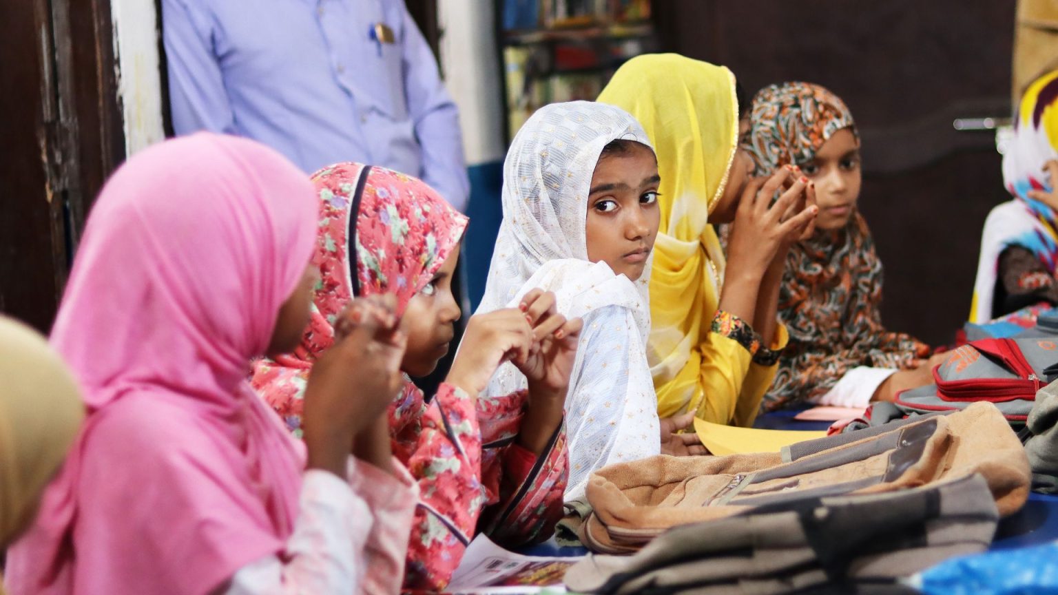 Lapsen paikka on koulussa, ei työssä. Apuamme tarvitaan Intiassa! - UFF